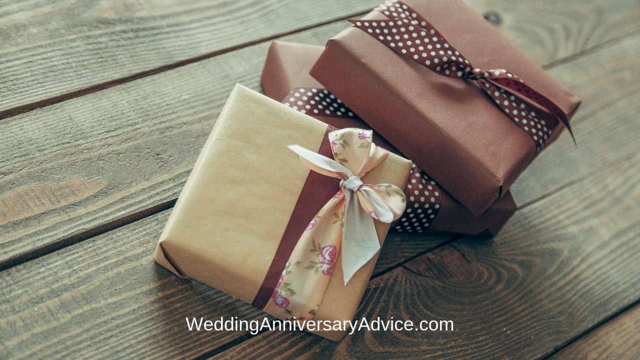 What Is The 5th Wedding Anniversary Symbol Color Gift 